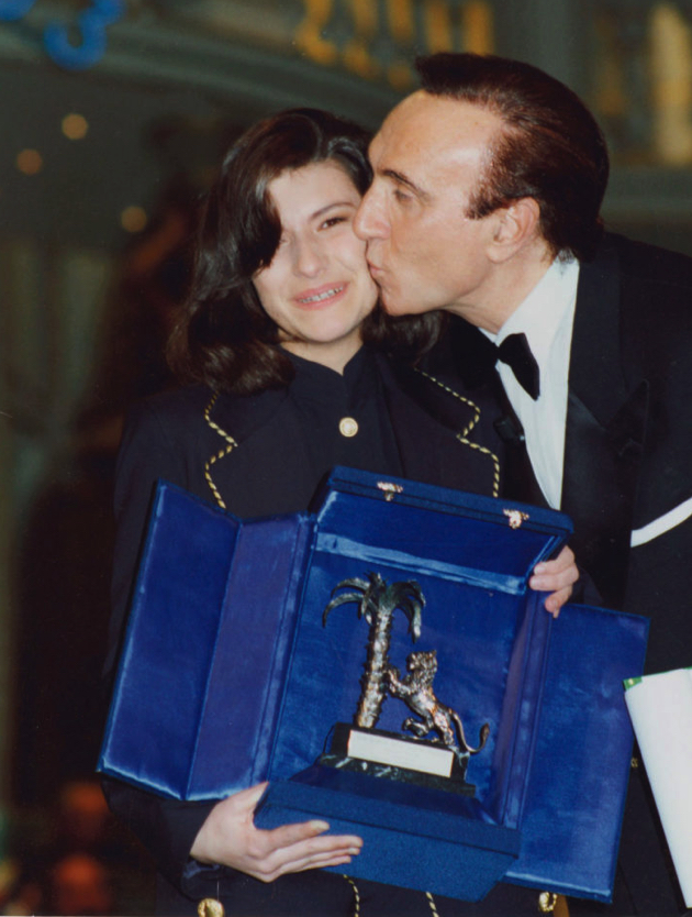 Laura Pausini in concerto a Roma, l'intervista di Sky TG24. VIDEO | Sky ...