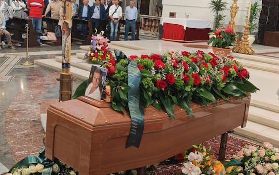 Onorato, folla ai funerali a Palermo. La moglie: 'È stato ucciso ...