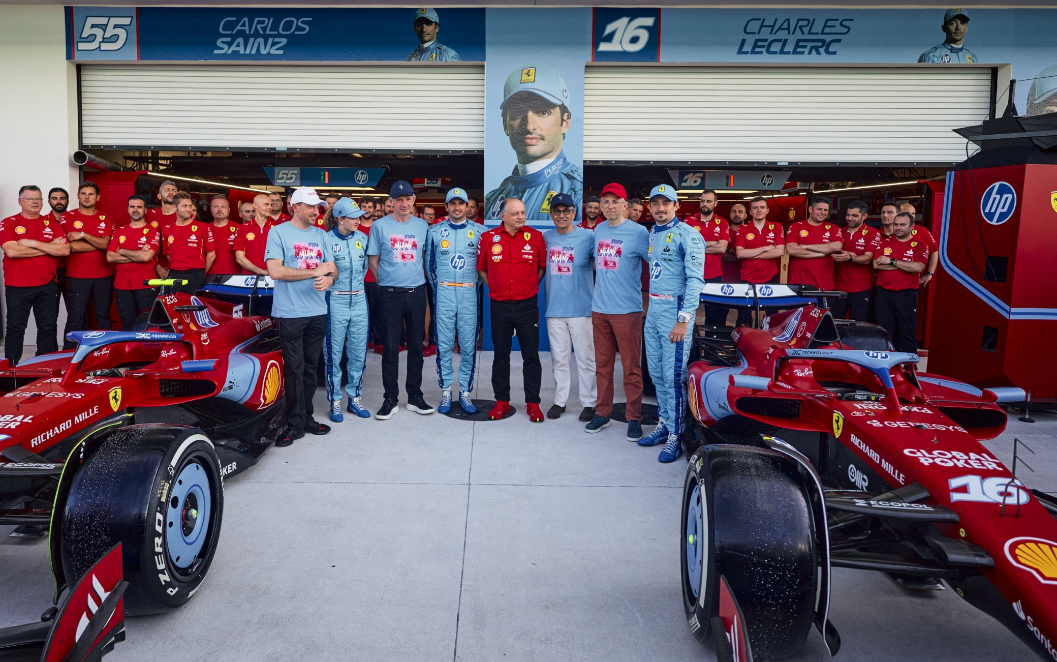Ferrari in F1 al GP di Miami: le foto della livrea azzurra | Sky Sport