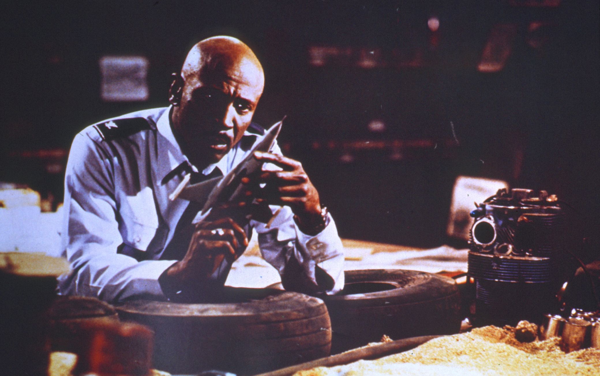 Louis Gossett Jr., da Ufficiale e Gentiluomo a Il Colore Viola: 7 film ...
