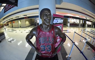 NBA, tutte le statue delle leggende del gioco. FOTO | Sky Sport