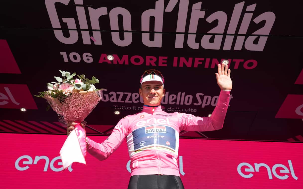 Giro 2023, Evenepoel vince la tappa di oggi ed è maglia rosa ...