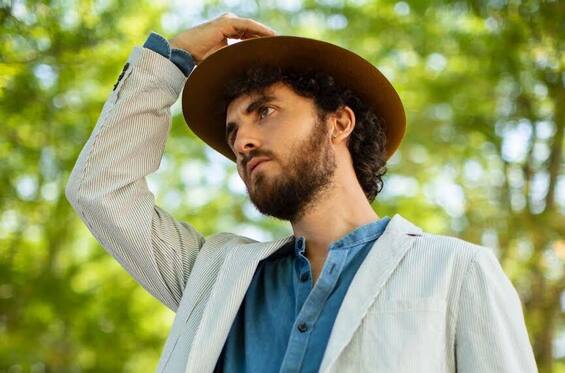 Costì debutta con Alaska, un brano tra superficialità affettiva e ...