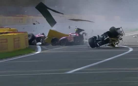 Formula 2, spaventoso incidente a Spa: muore il pilota Anthoine Hubert ...