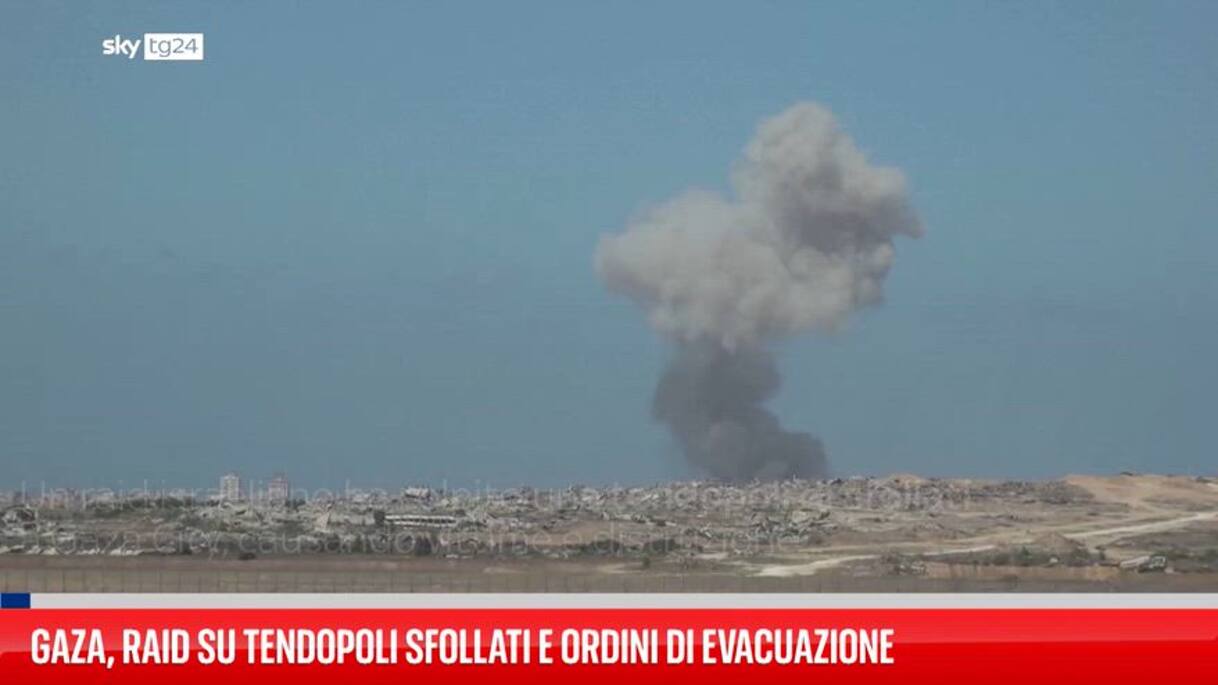 Gaza, raid su tendopoli sfollati e ordini di evacuazione | Video Sky TG24