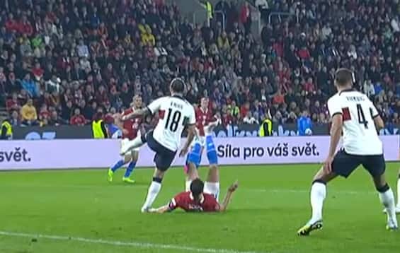 Schick, che dolore: si fa male al polso in Repubblica Ceca-Portogallo ...