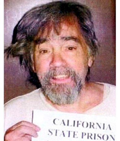 La setta, gli omicidi, il carcere: chi era Charles Manson. FOTO | Sky TG24
