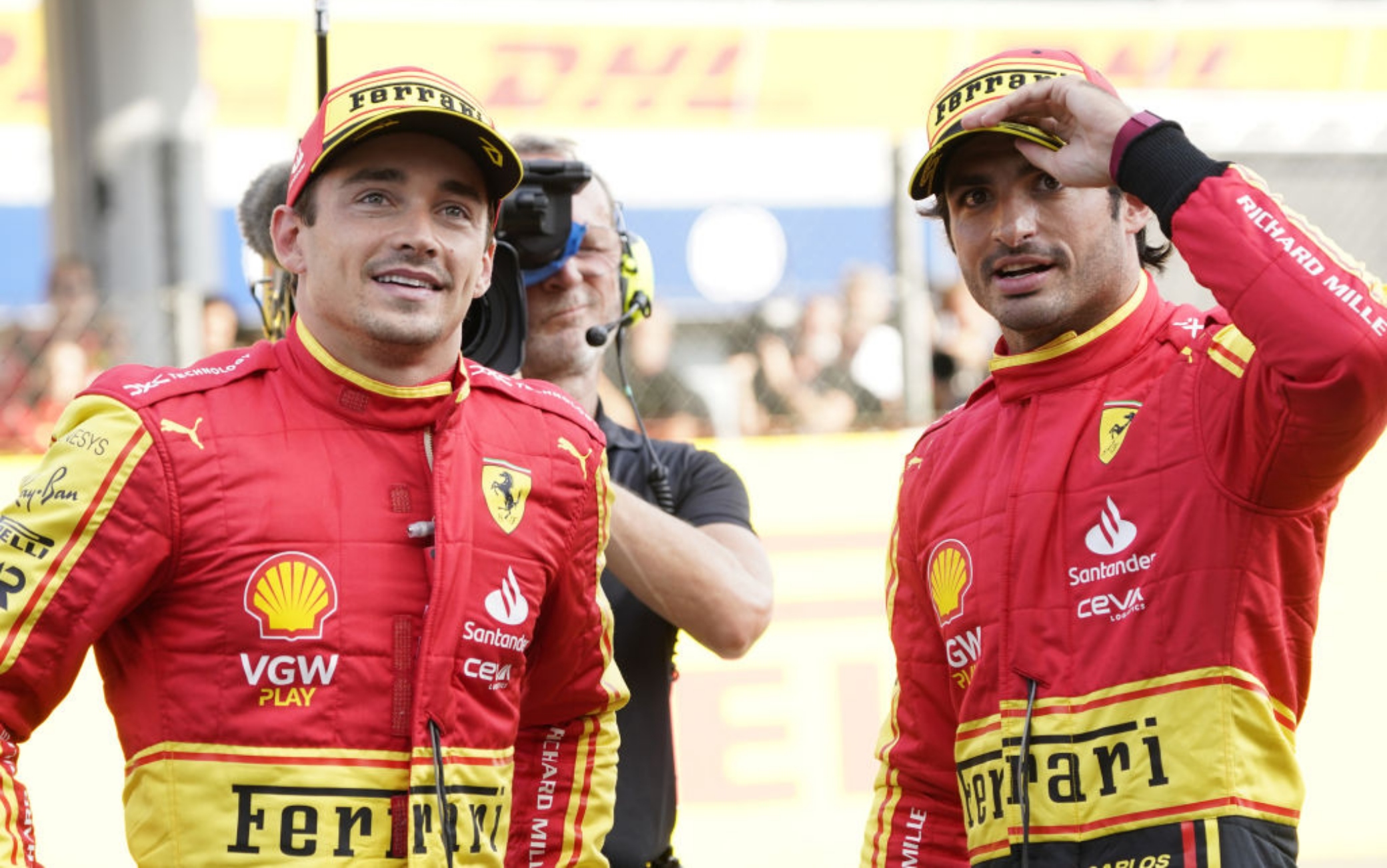 F1, Ferrari ufficializza le nuove tute 2024 dei piloti Leclerc e Sainz ...