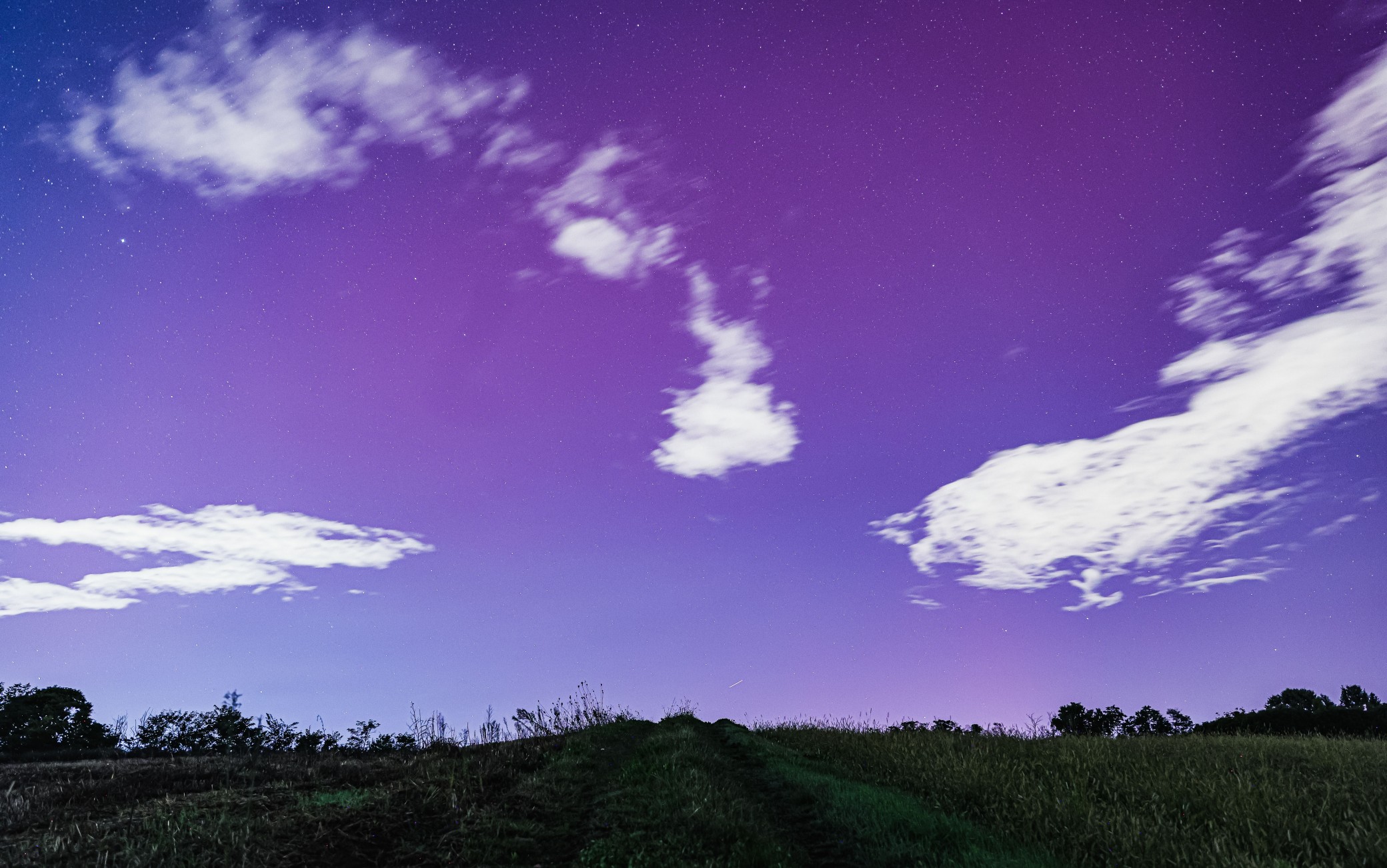 L'aurora boreale illumina di rosa il cielo d'Italia il 10 ottobre. FOTO ...