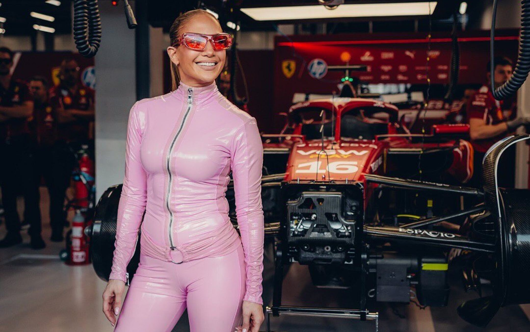 F1, GP Arabia Saudita: Jennifer Lopez al paddock e box Ferrari. Foto ...