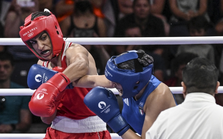 Angela Carini, il ritiro contro Khelif nel pugilato alle Olimpiadi ...