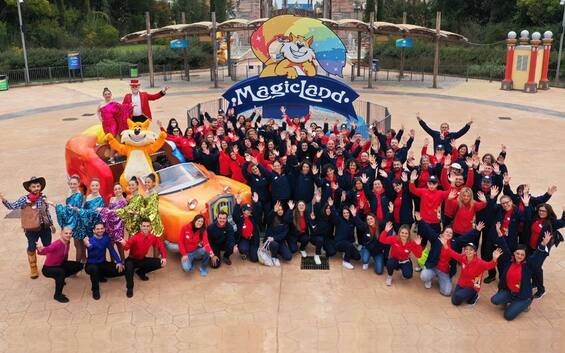 Il parco divertimenti MagicLand a Roma cerca personale, a disposizione ...