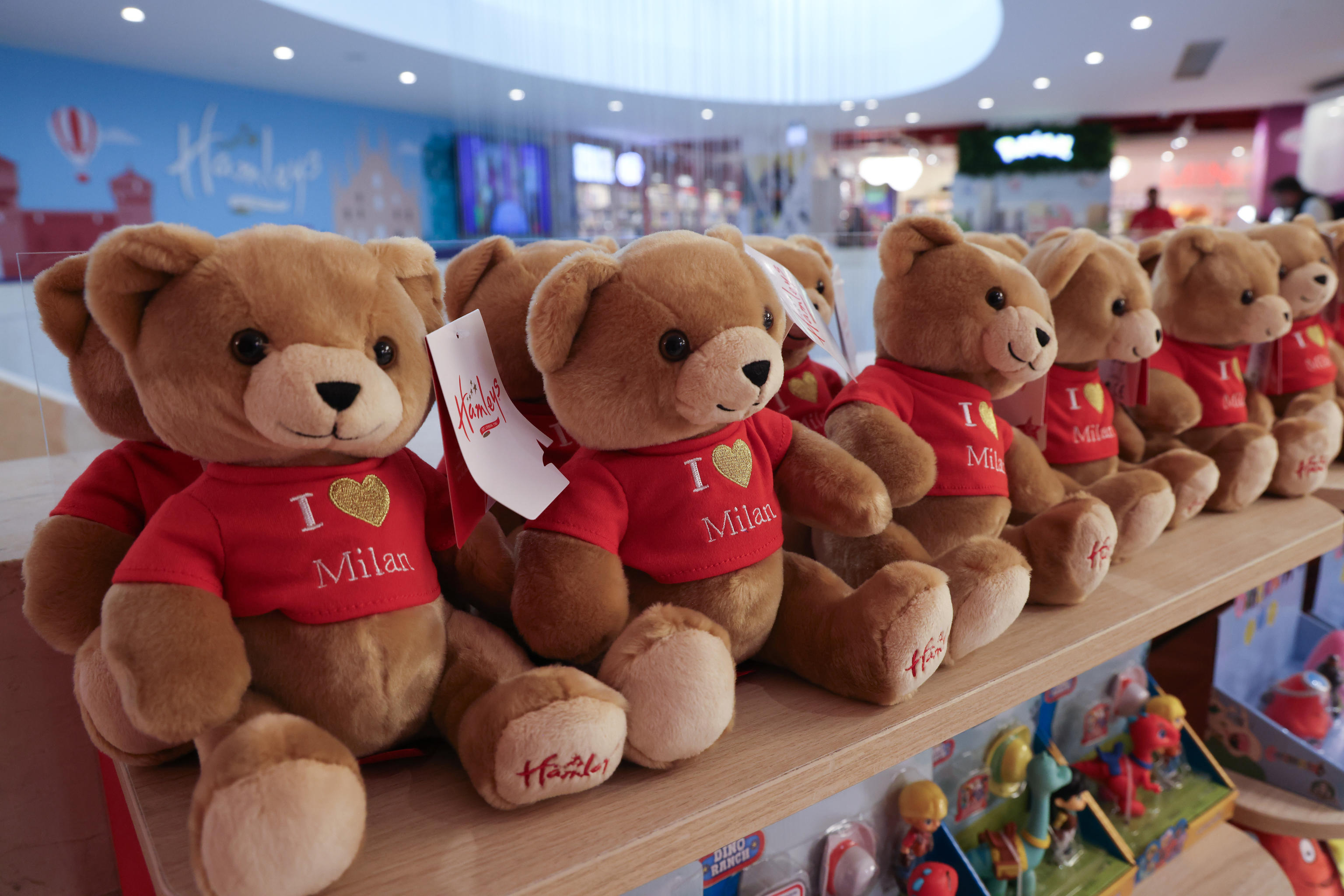 Hamleys a Milano, ha aperto il negozio di giocattoli più bello del ...