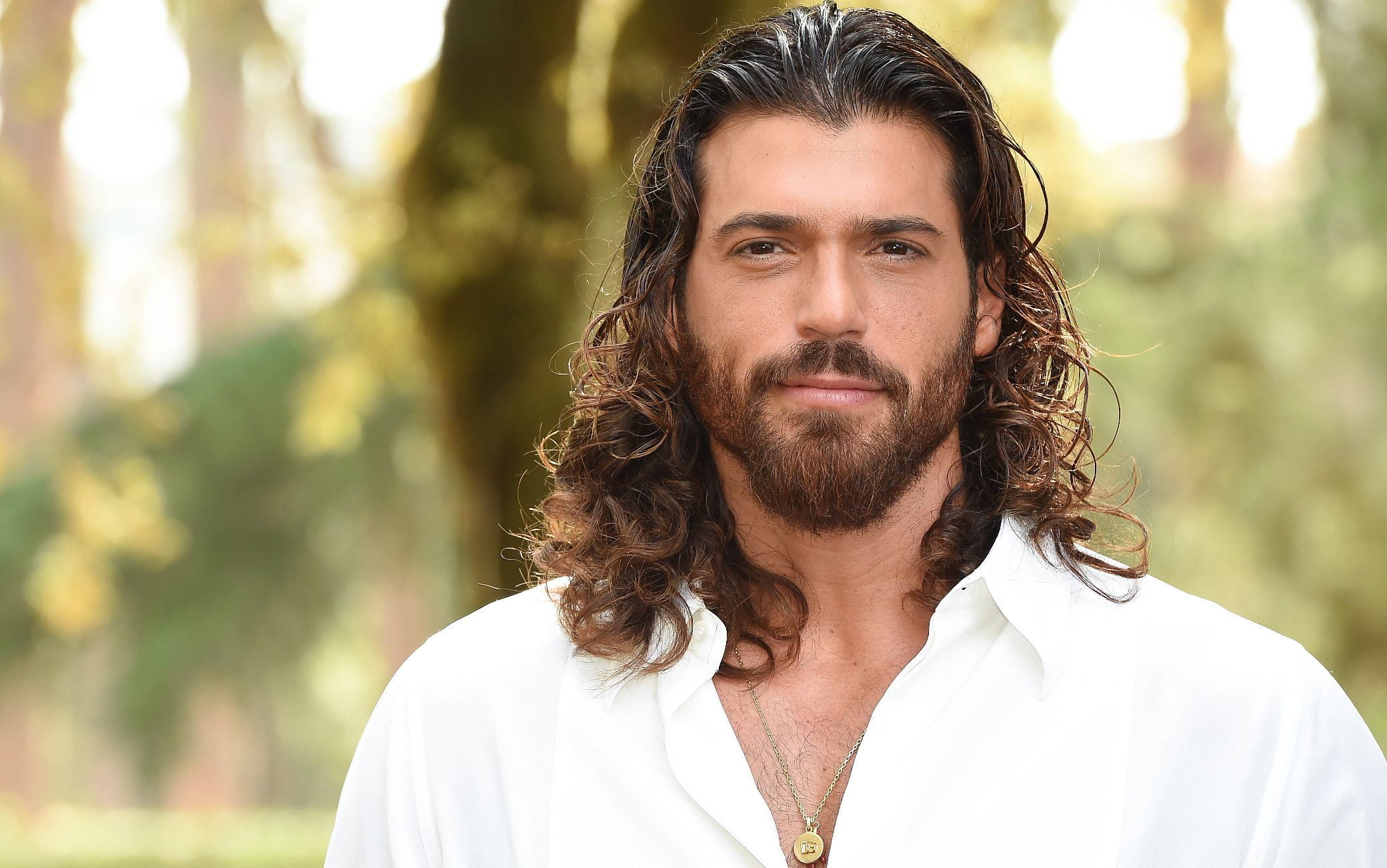 Can Yaman in Calabria per girare la serie tv su Sandokan, le prime ...