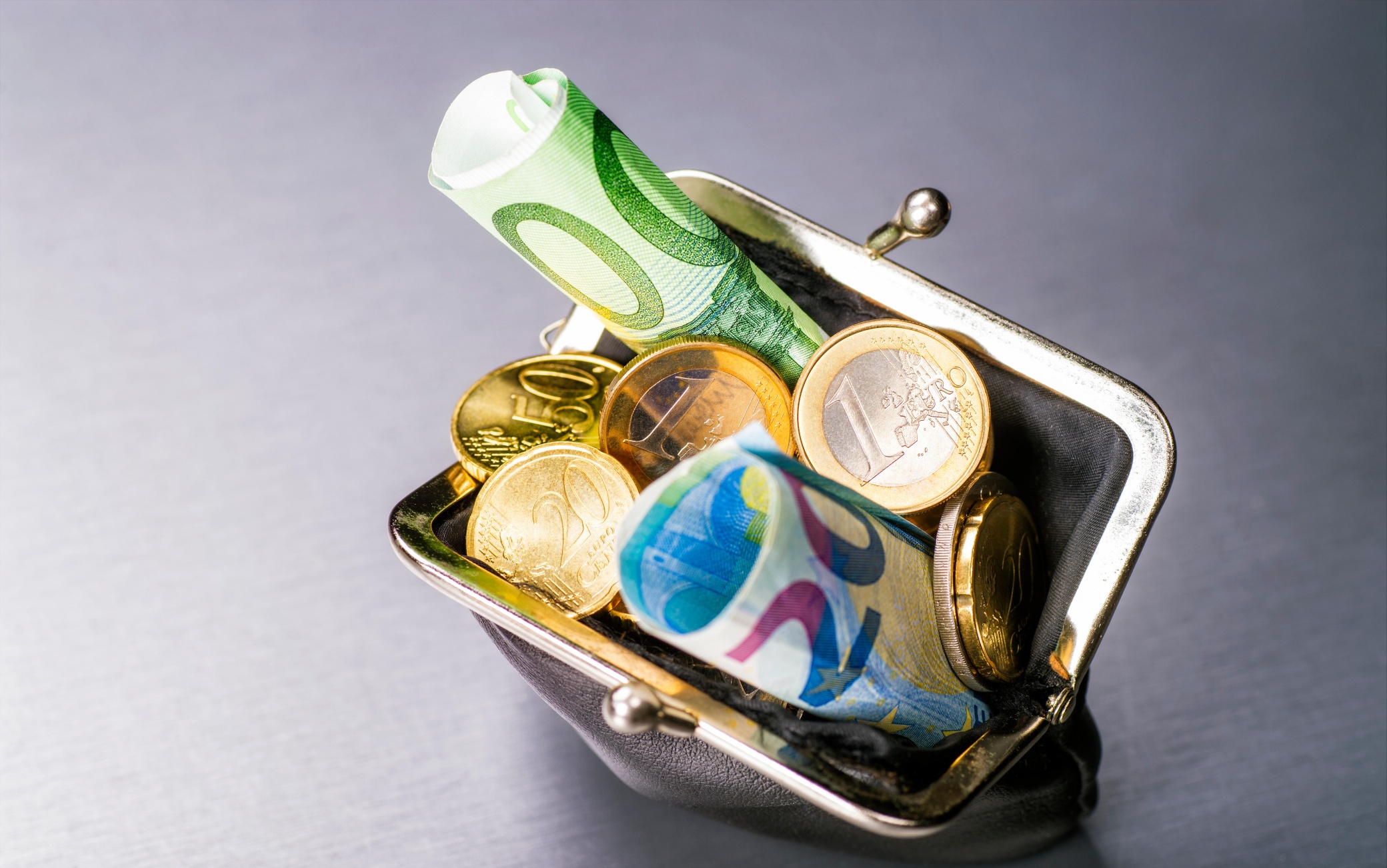 L'Euro compie 25 anni, la storia della moneta unica europea | Sky TG24