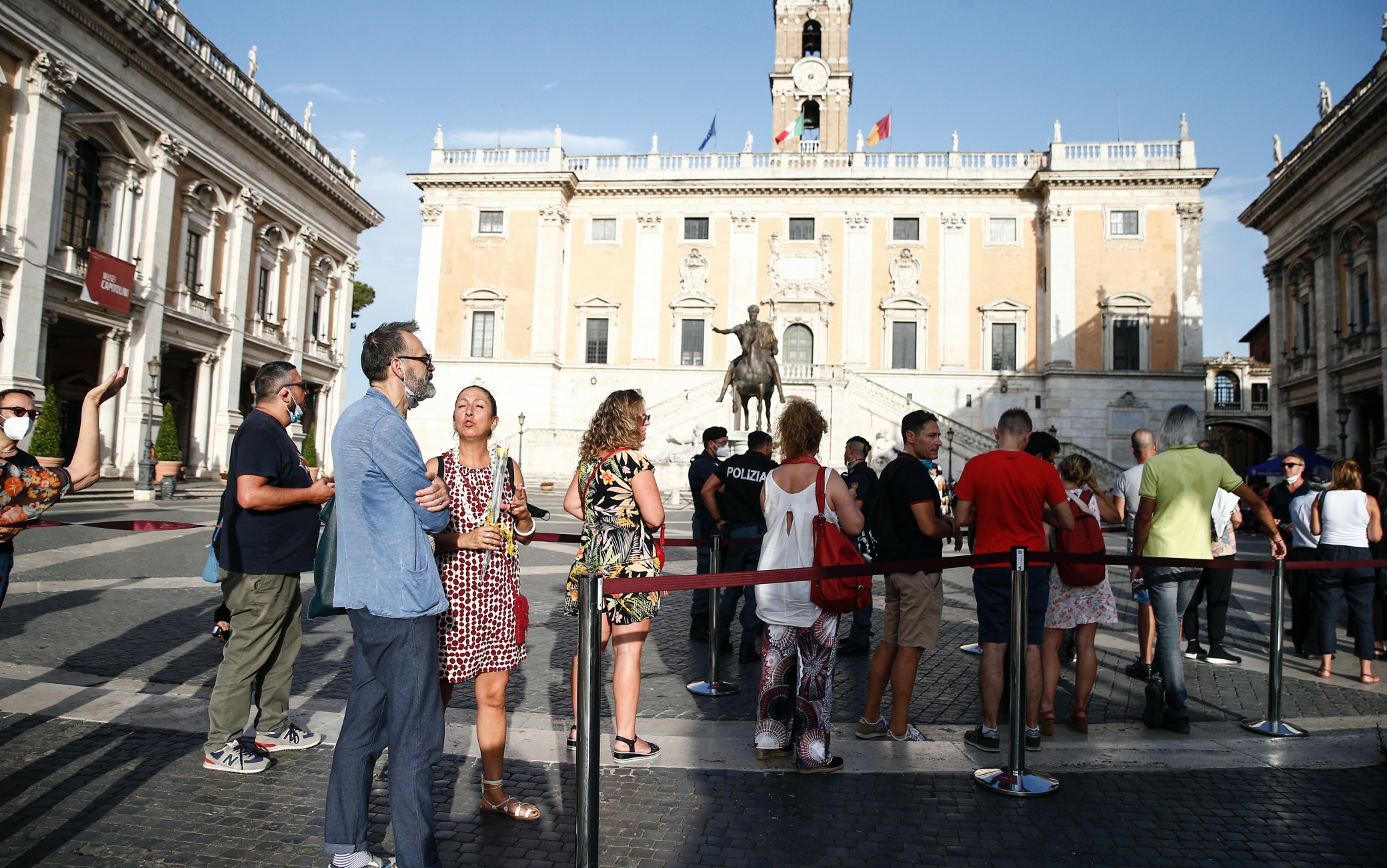 Raffaella Carrà, la camera ardente in Campidoglio | Sky TG24
