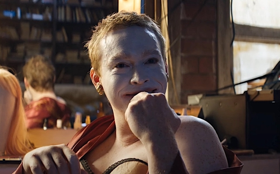 Anna, trama e cast del film di Luc Besson con Helen Mirren | Sky TG24