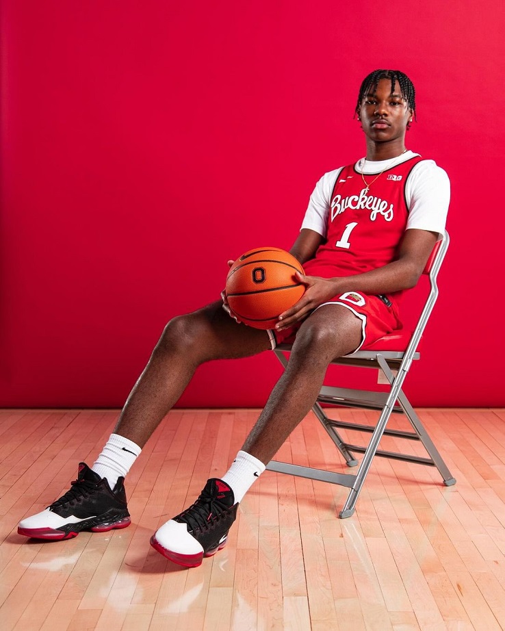 NBA, Bryce Jemas, il secondogenito di LeBron James, in posa con la ...