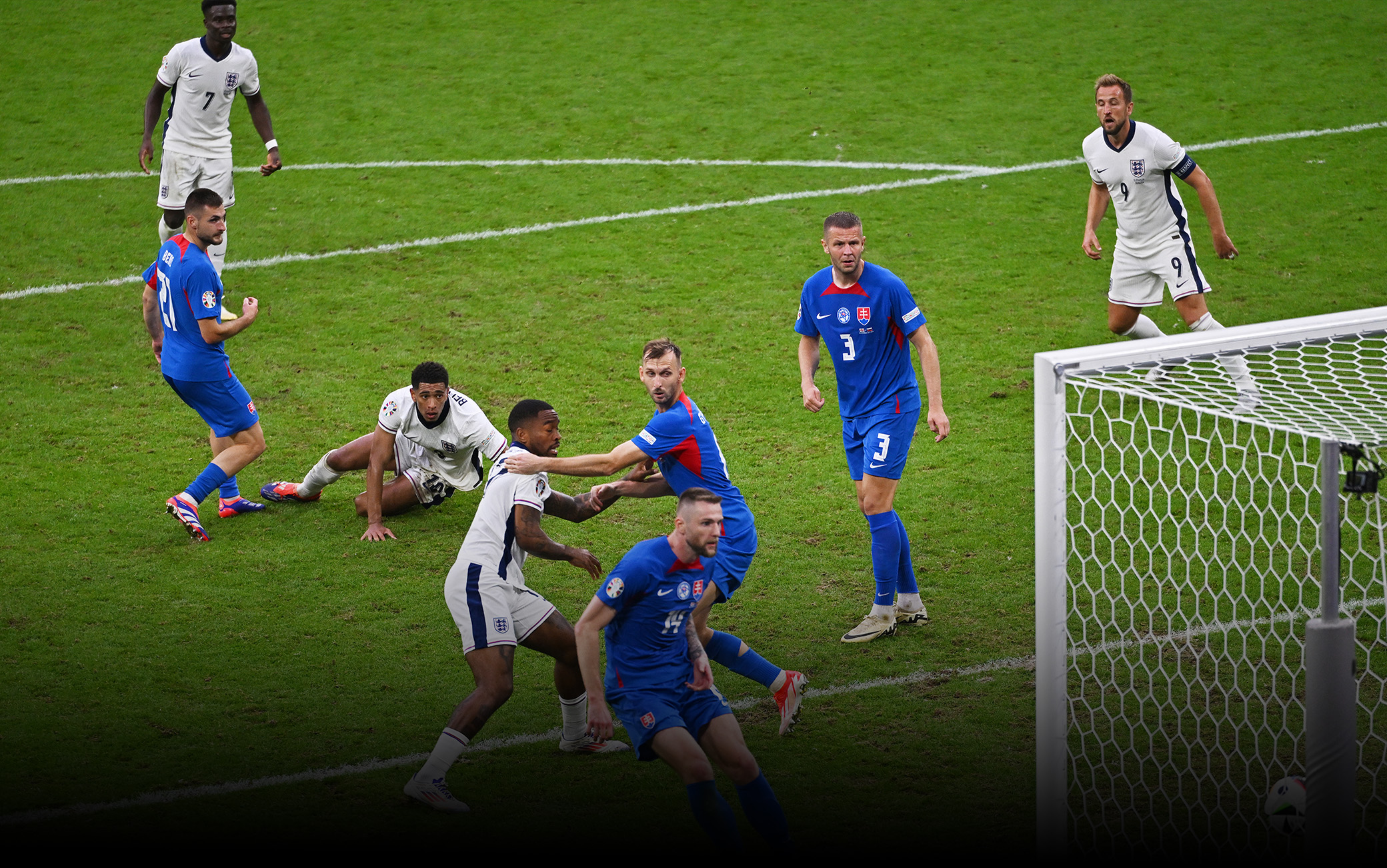 Bellingham, il gol in rovesciata al 95' di Inghilterra-Slovacchia ...