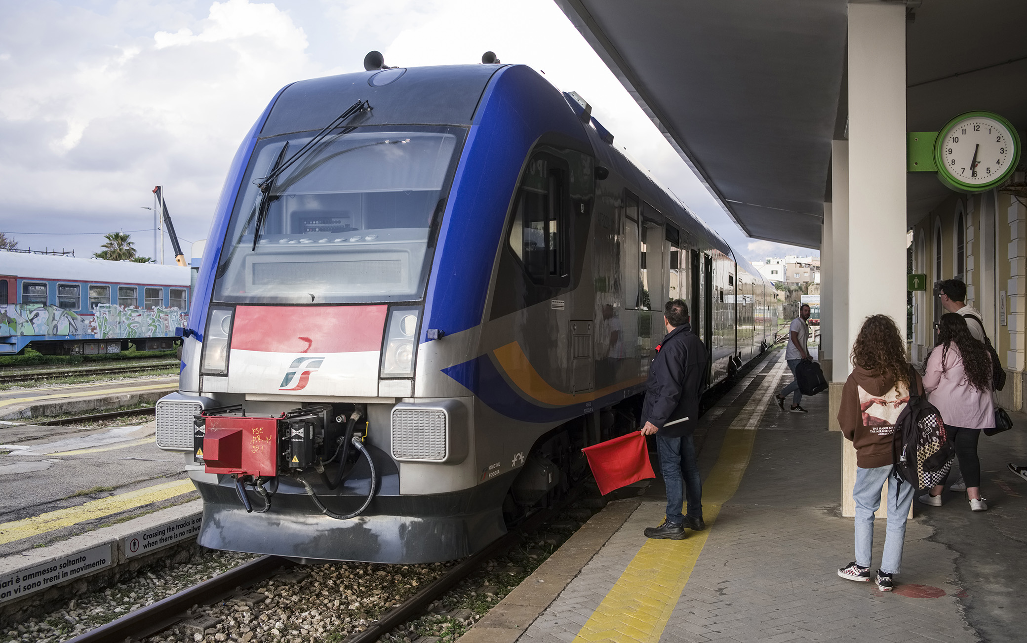 Trenitalia, in arrivo il biglietto digitale: ecco cosa cambia | Sky TG24