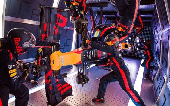 Formula 1, Red Bull: pit stop 'lunare' a gravità zero. VIDEO | Sky Sport