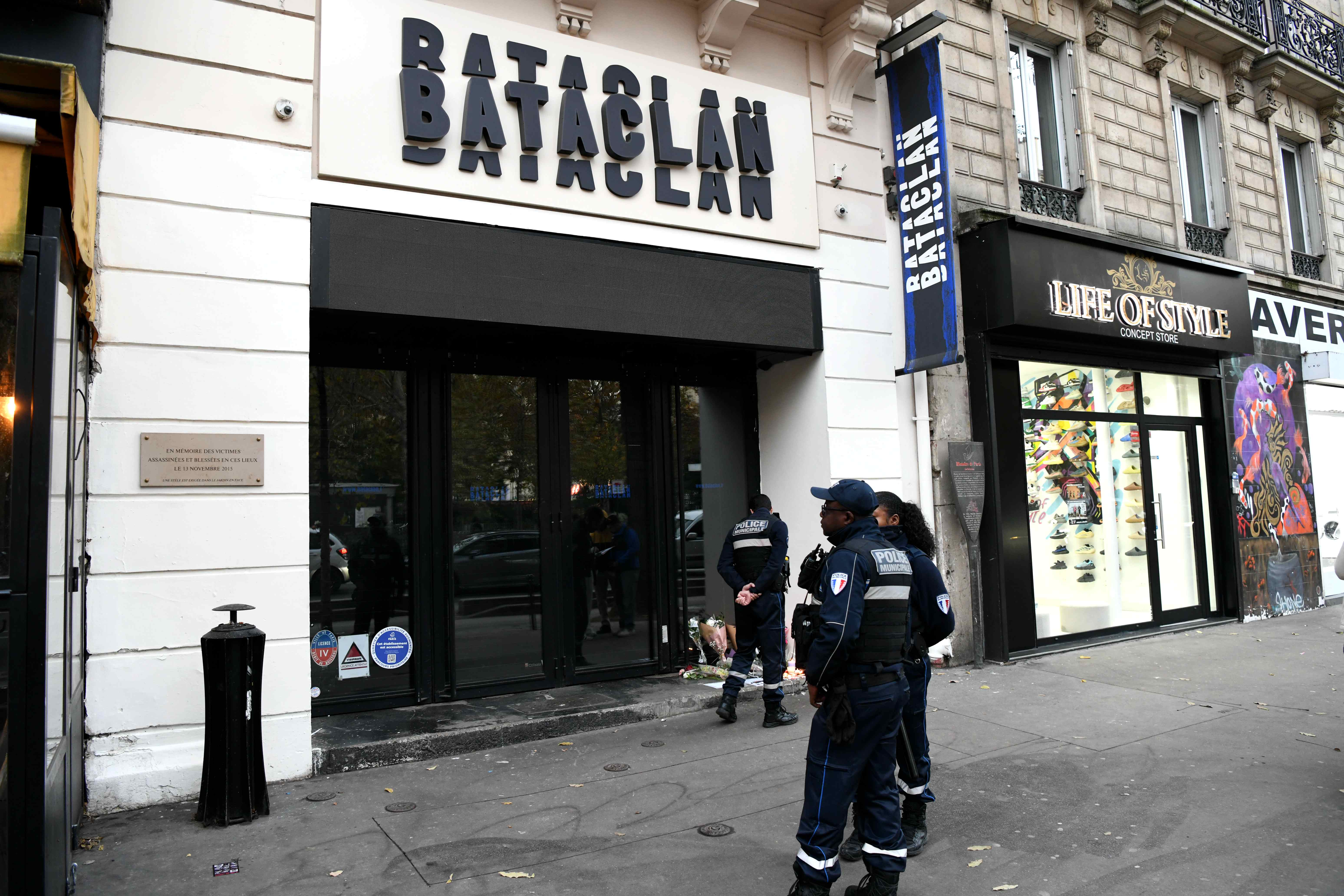 Bataclan e attentati di Parigi, la commemorazione delle vittime in ...