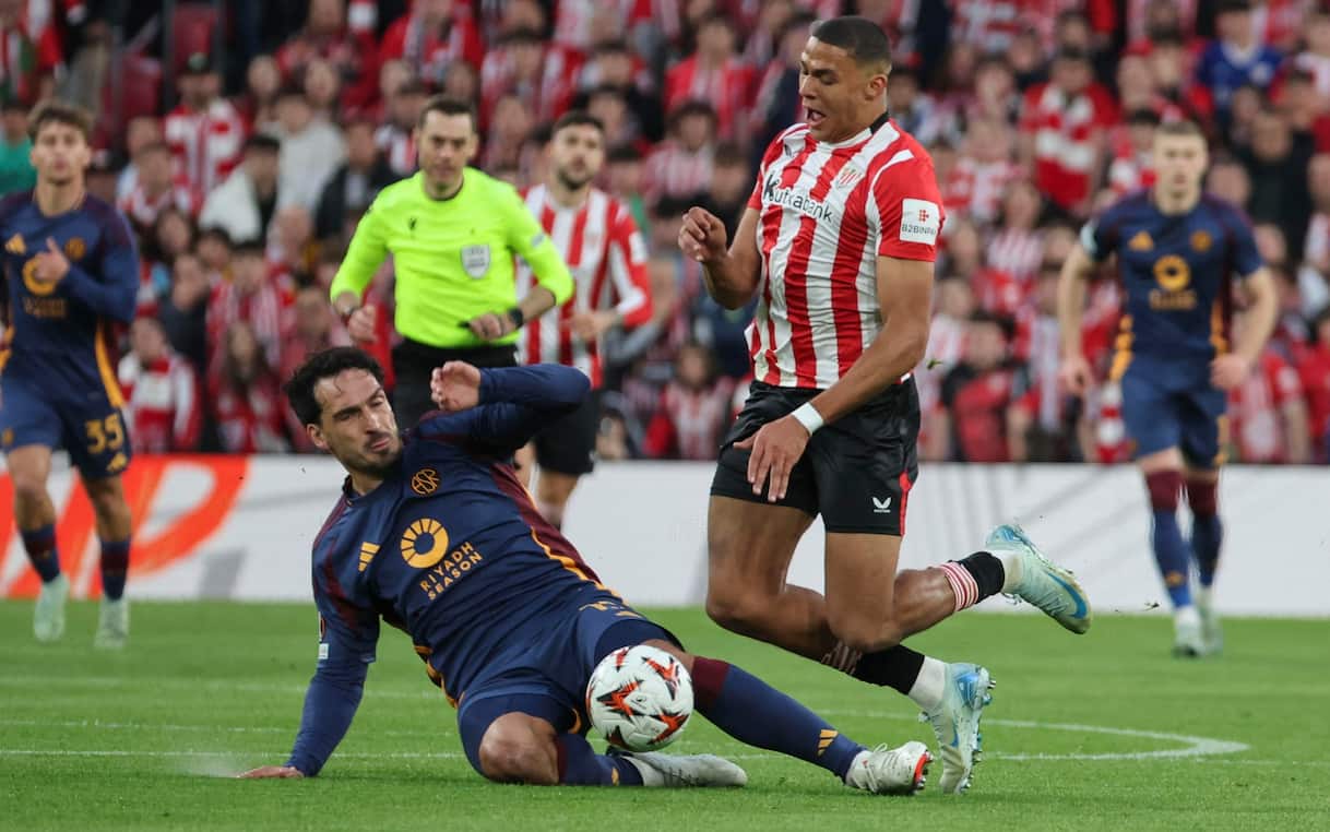 Athletic Bilbao-Roma, Hummels espulso dopo 11': rosso per fallo su ...