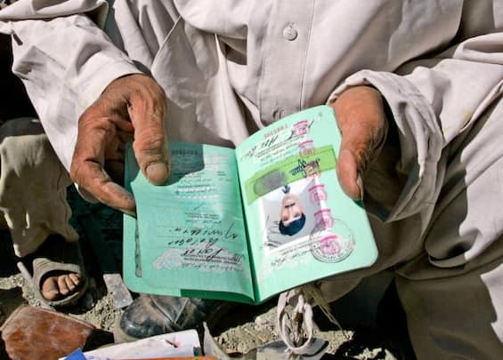 Isis, Guardian: membri con passaporti falsi puntano a Usa e Ue | Sky TG24