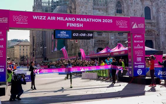 Maratona di Milano 2025, oltre 10mila partecipanti: vince il kenyota ...