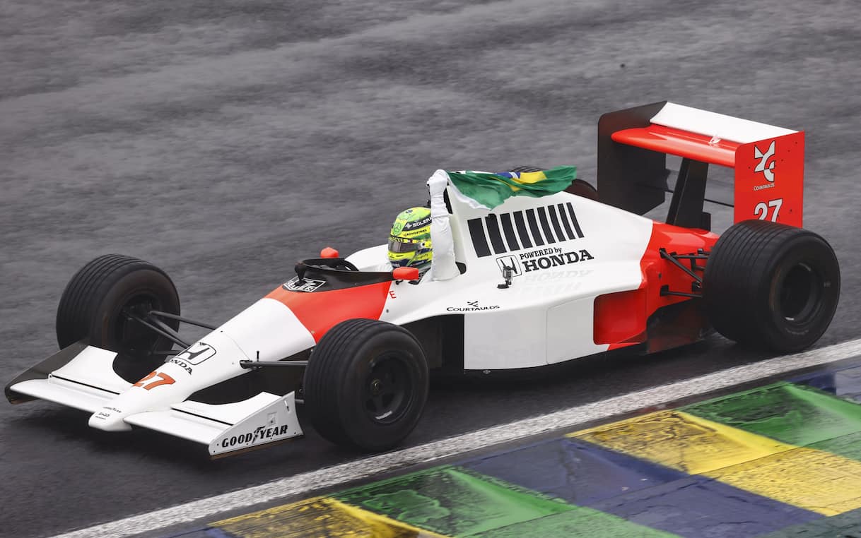 F1, Hamilton in Brasile gira con la McLaren MP4/5B di Senna 1990. Video ...