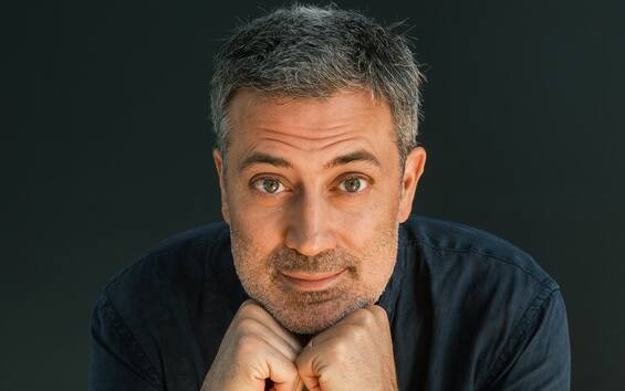 Libri, l'intervista ad Andrea Bajani su 'Un bene al mondo'