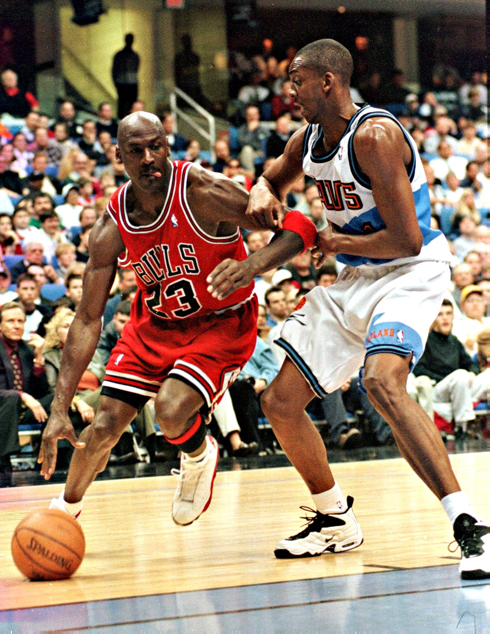 Michael Jordan compie 60 anni: una carriera sempre... on Air | Sky TG24