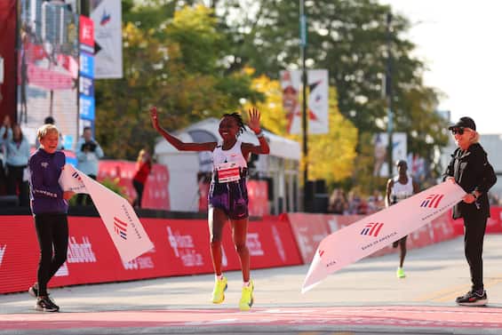 Chicago, il record del mondo di Ruth Chepngetich nella maratona ...