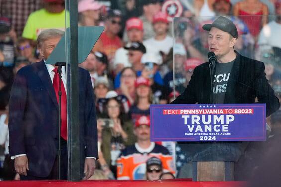 Trump torna a Butler sul luogo dell'attentato, comizio con Musk | Sky TG24