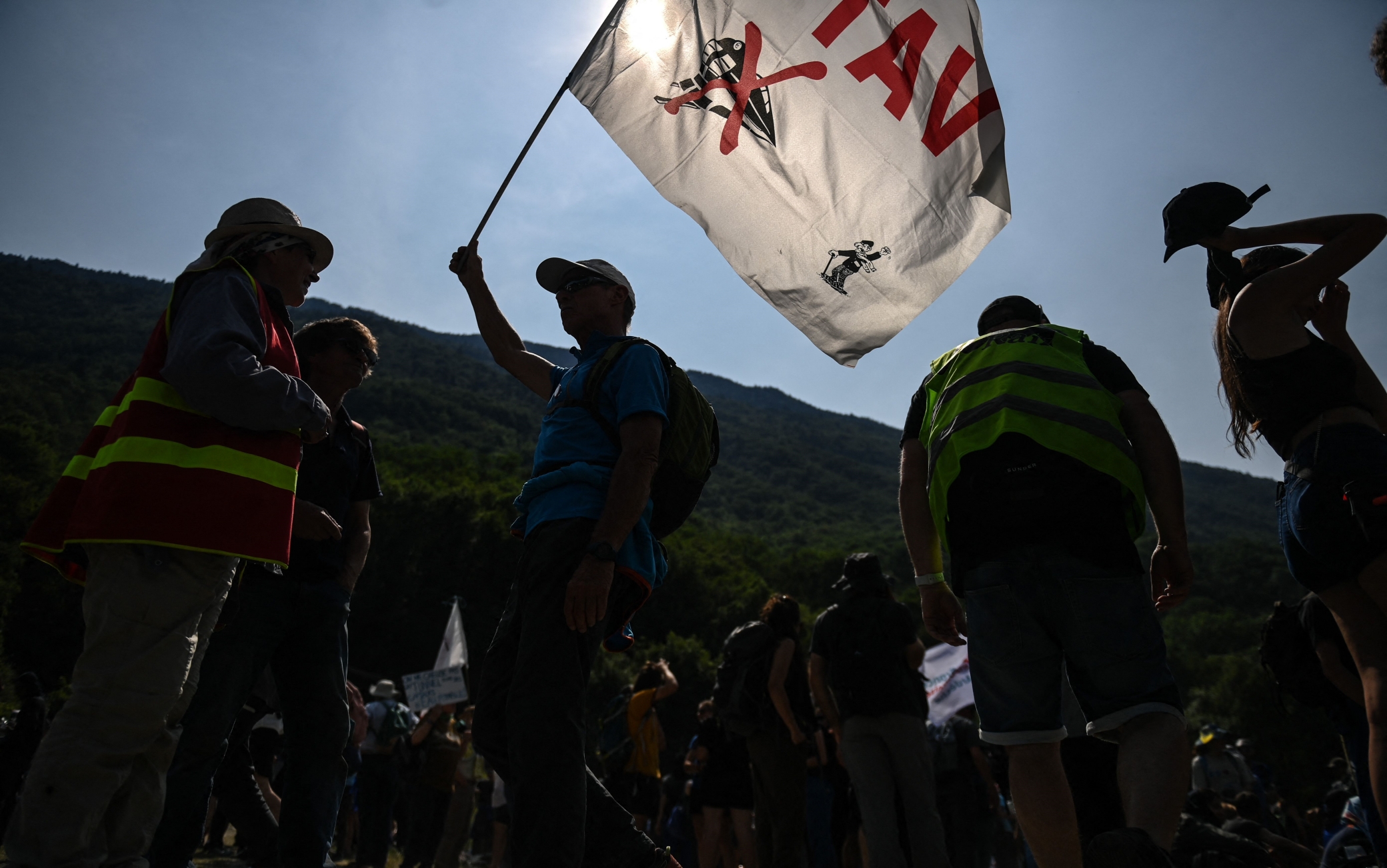 No Tav, manifestazione in Val di Susa. Terminati gli attacchi ai ...