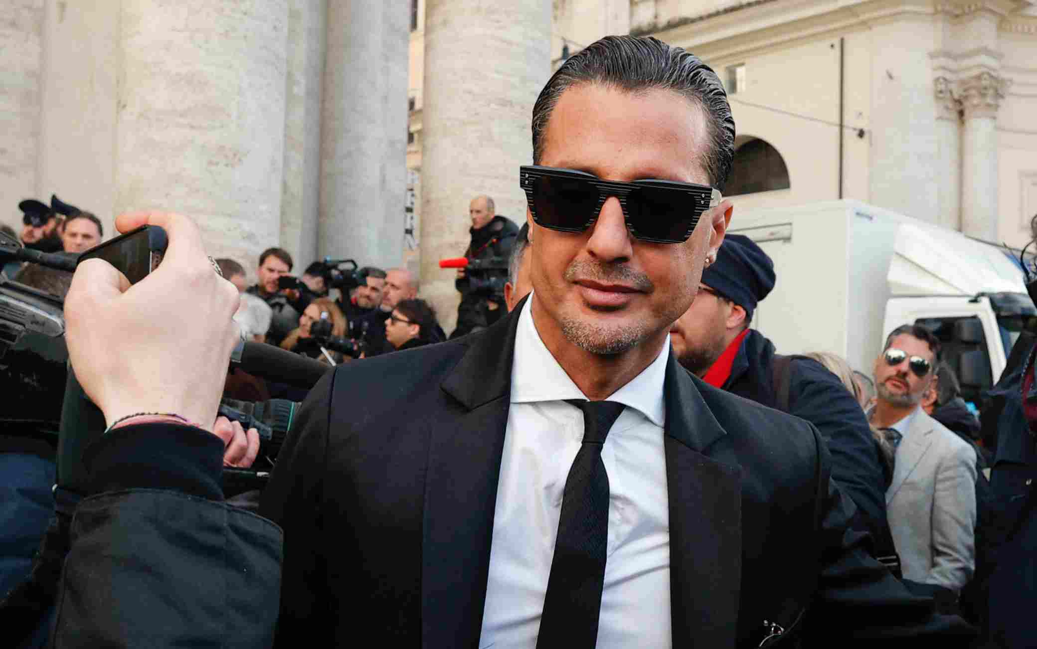 Condanna per Fabrizio Corona, 7 mesi di carcere per resistenza e ...