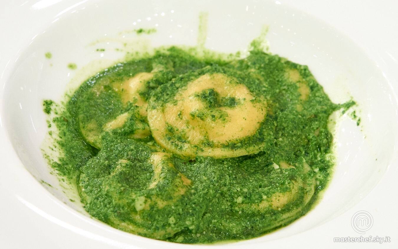 Masterchef: Ravioli al caffè con pesto di cavolo riccio | Sky