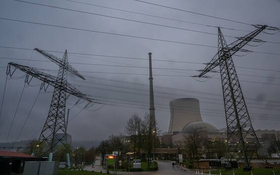 Germania, spente le ultime tre centrali nucleari | Sky TG24
