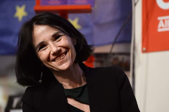 Libri, Lisa Ginzburg racconta 'Una piuma nascosta', il suo romanzo ...