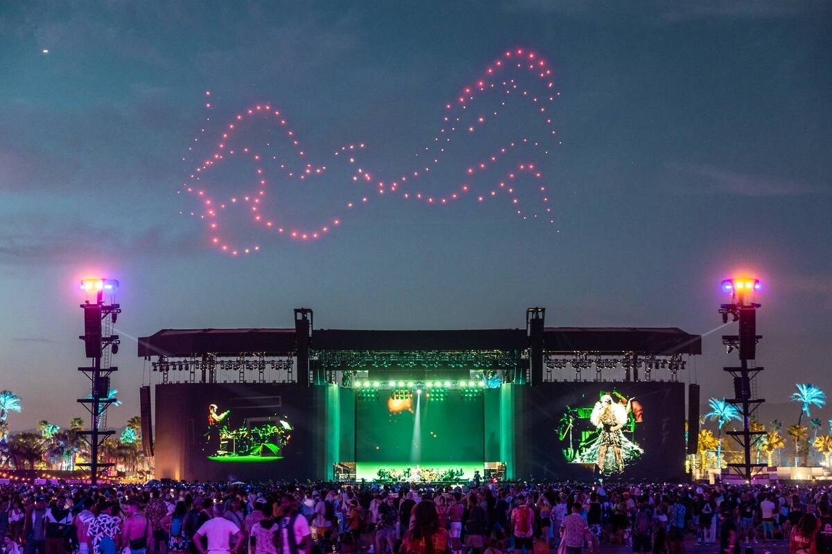 864 droni per il concerto di Björk al Coachella | Sky Arte