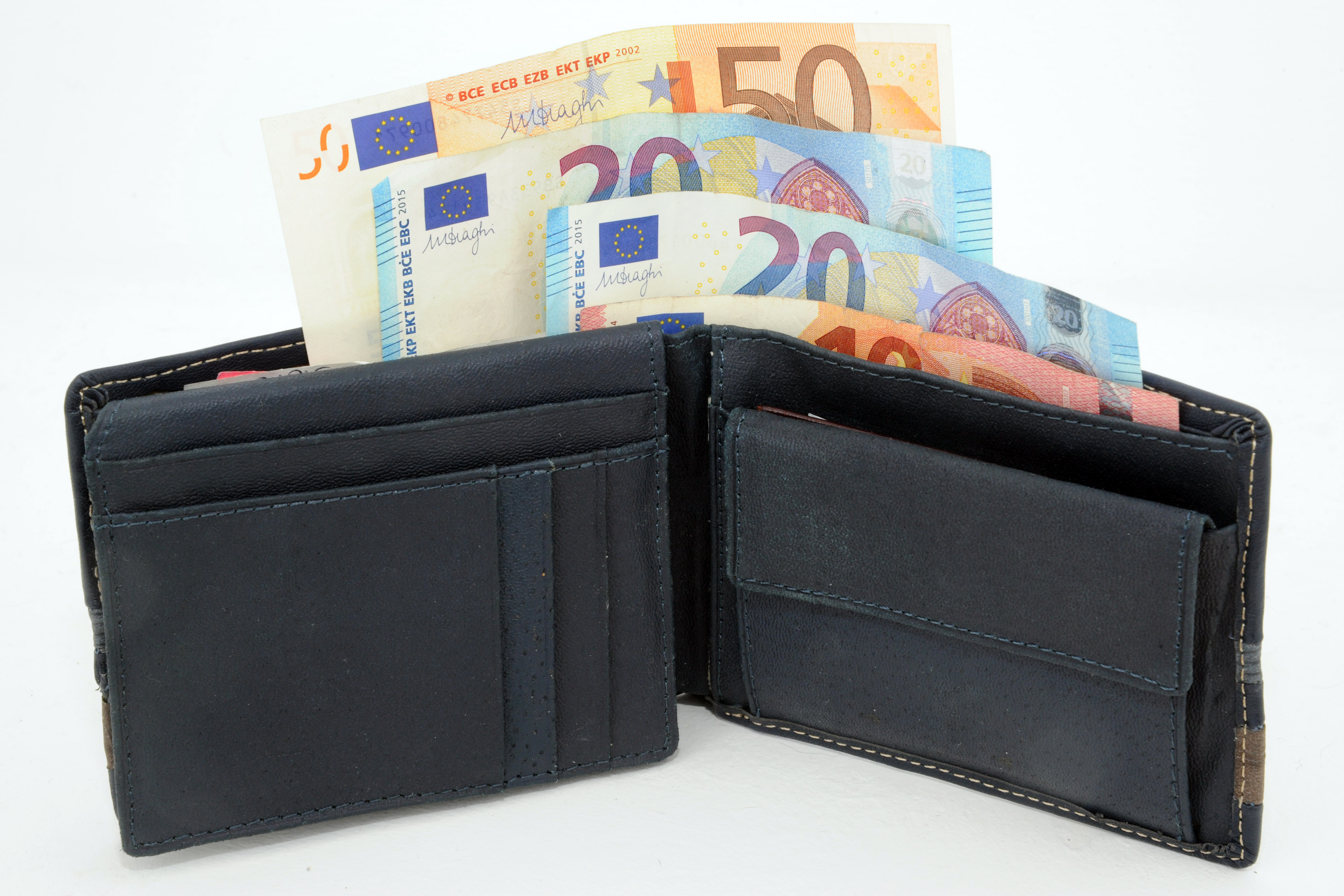 Assegno unico 2023, chi dovrà restituire fino a 210 euro per figlio all'Inps e perché | Sky TG24