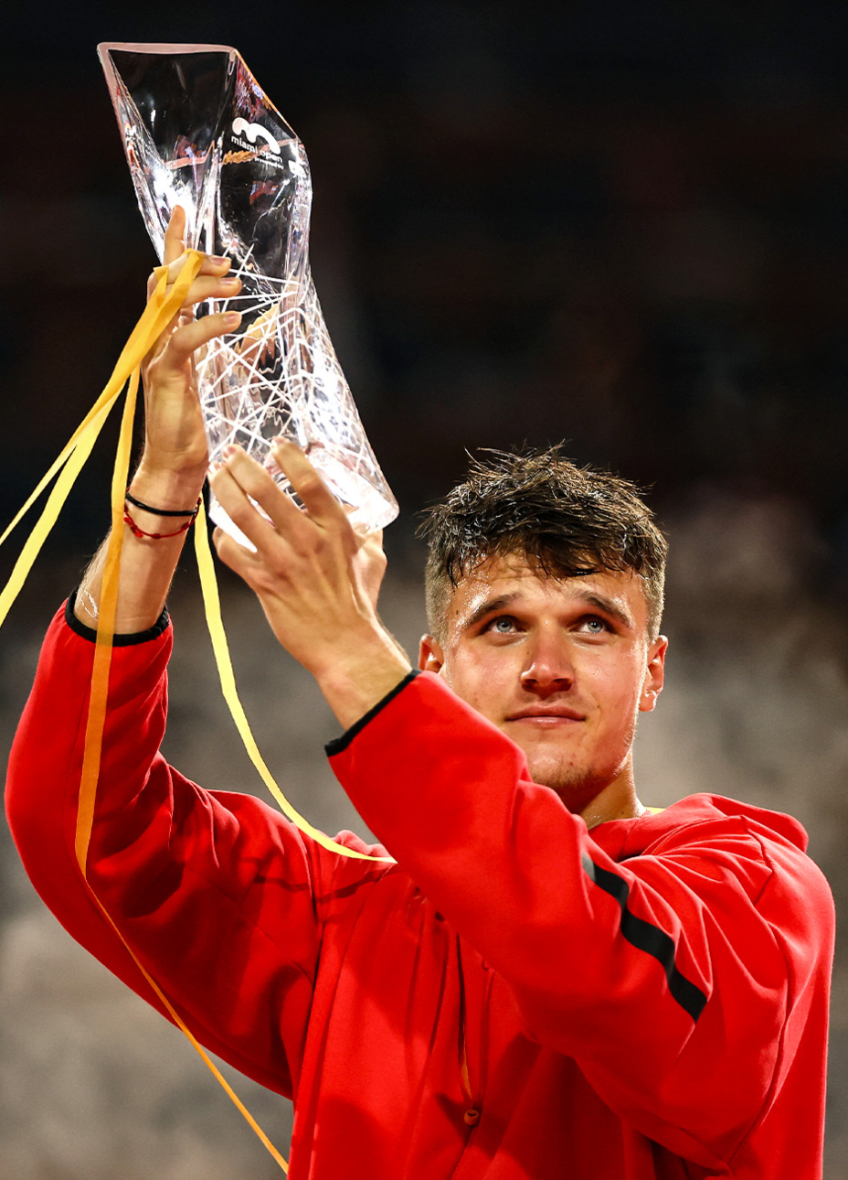 Jakub Mensik batte Djokovic e vince a Miami: la storia del 19enne ...