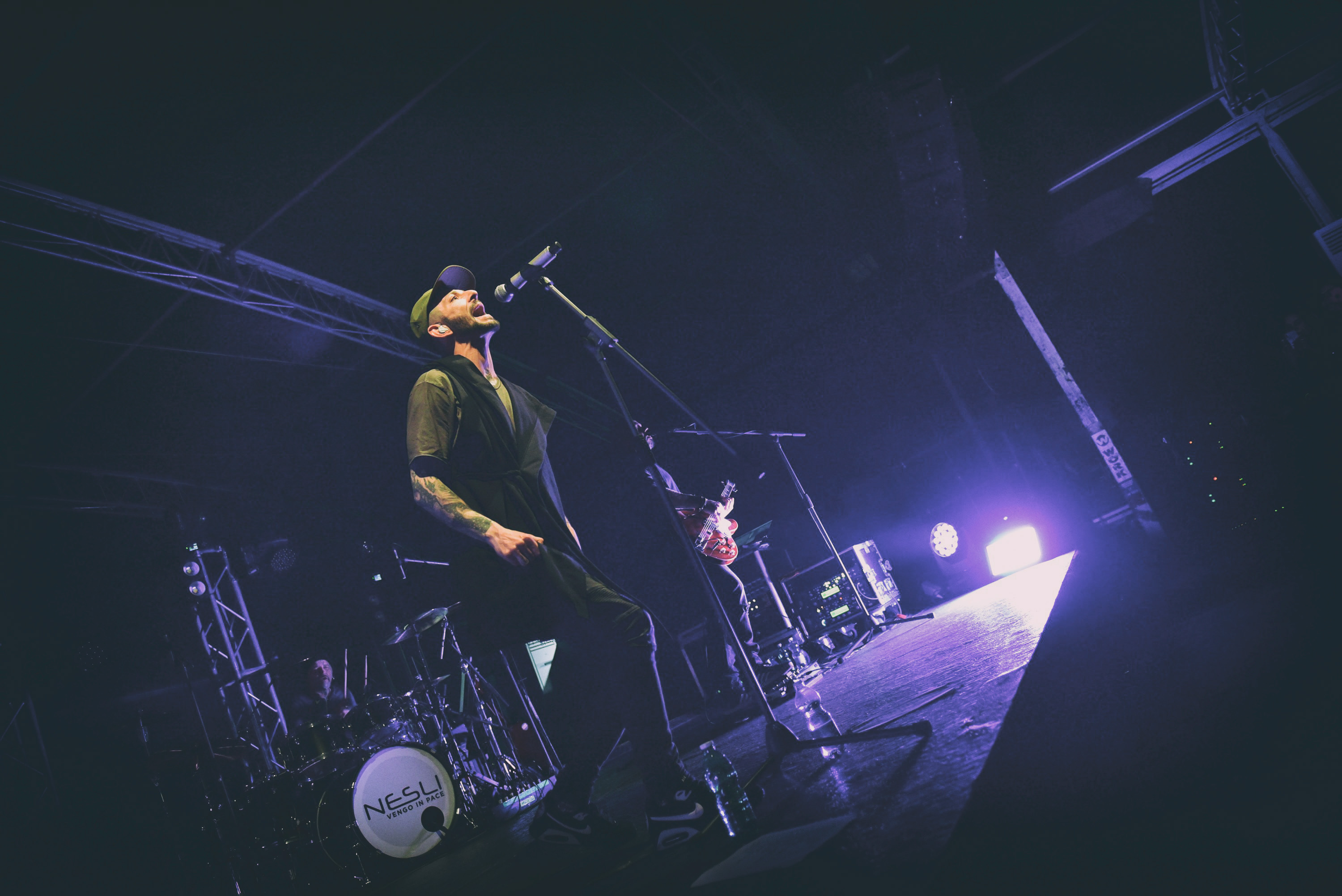 Nesli compie 40 anni: 15 curiosità sul cantante di 'La fine' e 'Andrà ...