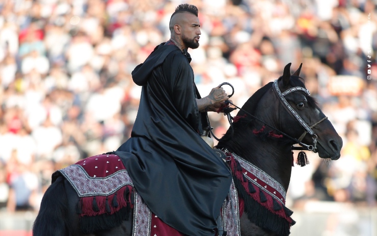 Vidal al Colo Colo: arriva in elicottero, presentato a cavallo. Video e ...