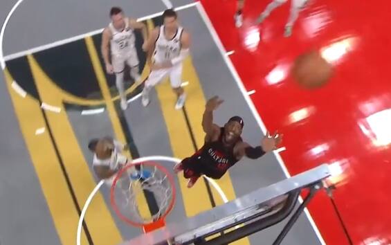 NBA, Adebayo perde palla e quasi segna un canestro incredibile. VIDEO ...
