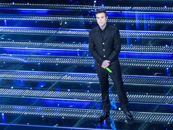 Sanremo 2025, testo e significato della canzone di Fedez: Battito | Sky ...