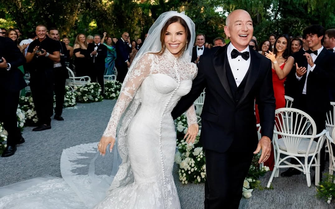 Laura Sanchez Bezos, la sposa protagonista della copertina di Vogue ...