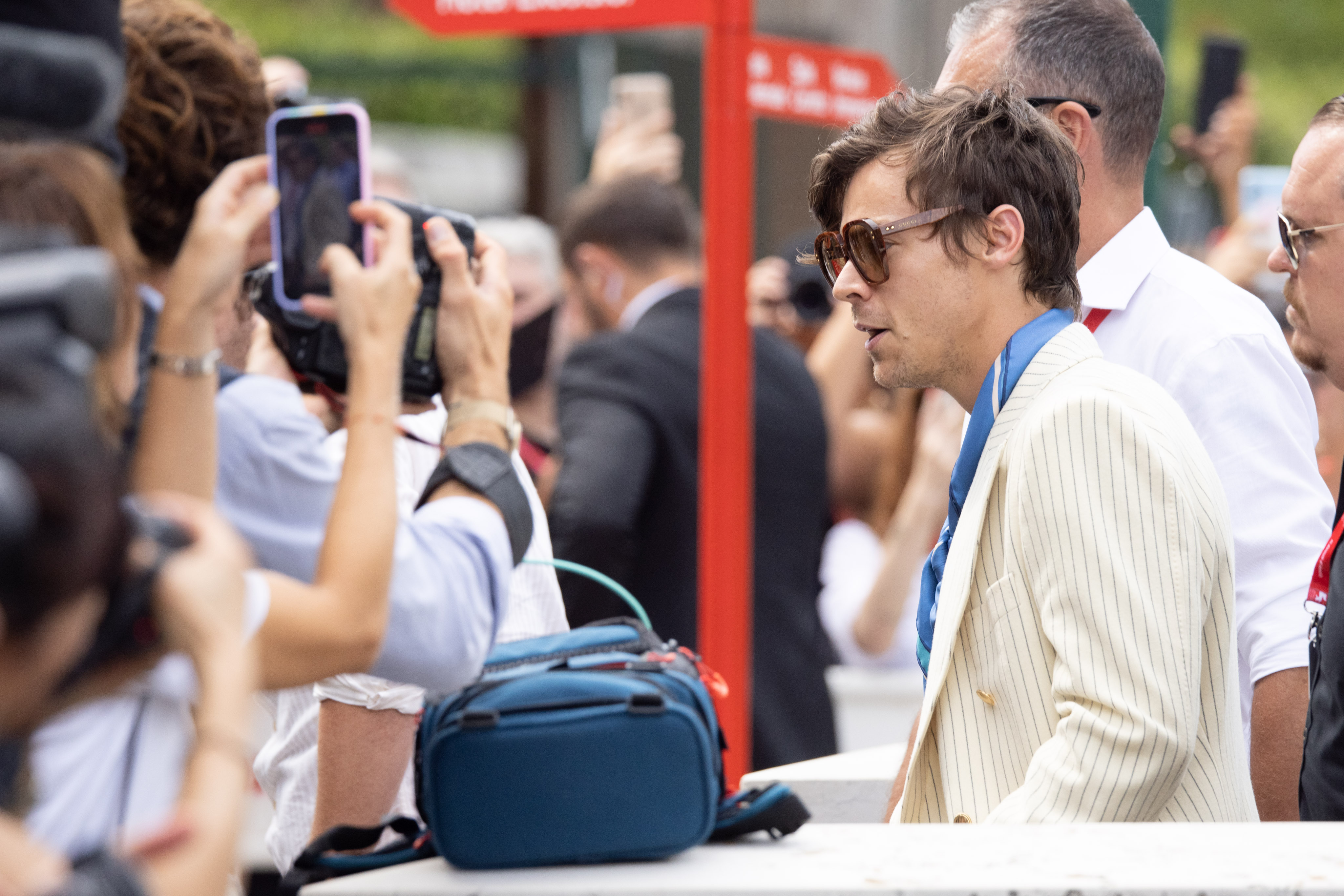 Mostra del Cinema di Venezia, l'arrivo di Harry Styles al Lido I Sky Tg24