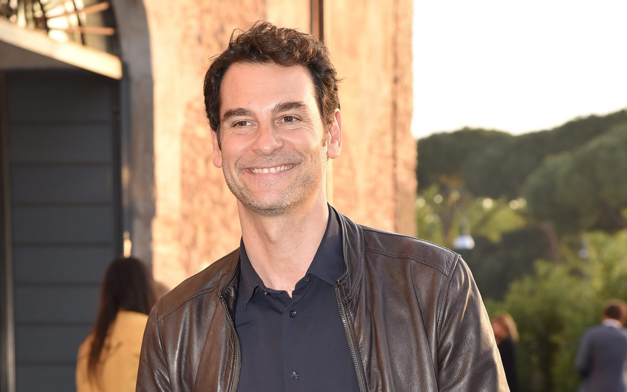 Torno indietro e cambio vita, il cast del film con Raoul Bova e Giulia Michelini