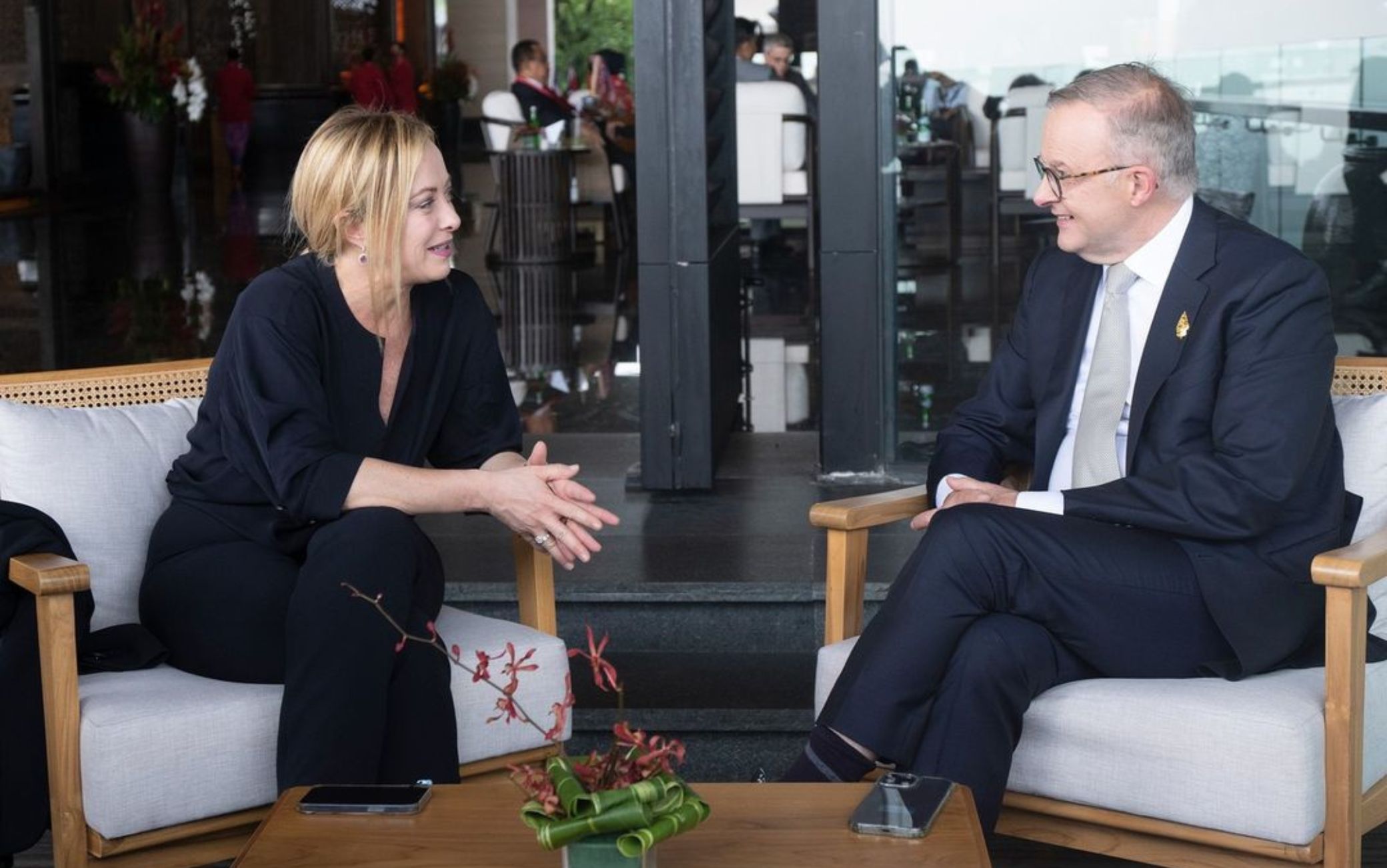 Moda, tutti i look del presidente Giorgia Meloni al G20 di Bali. FOTO